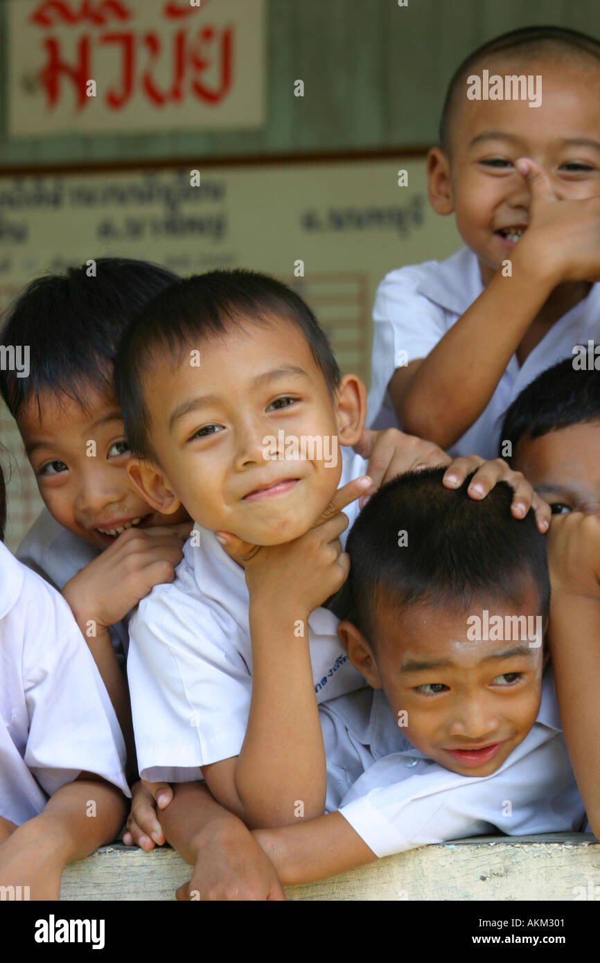 Bangkok thailand thai school boys hi-res stock photography and images ...