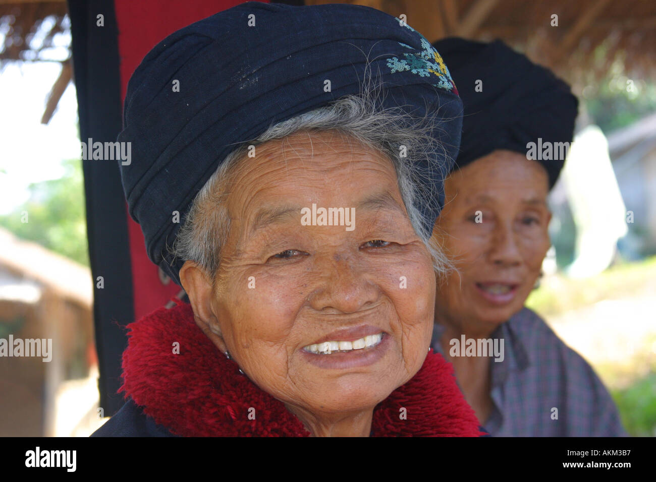 Mien tribe hi-res stock photography and images - Alamy