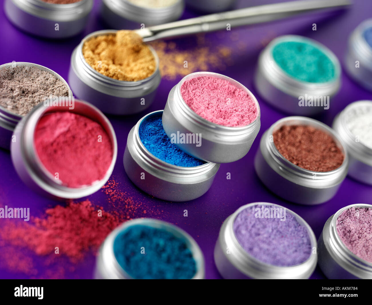 WOMENS MAKEUP, COLLECTION OF EYESHADOW POWDERS IN ASSORTED COLOURS WITH ...