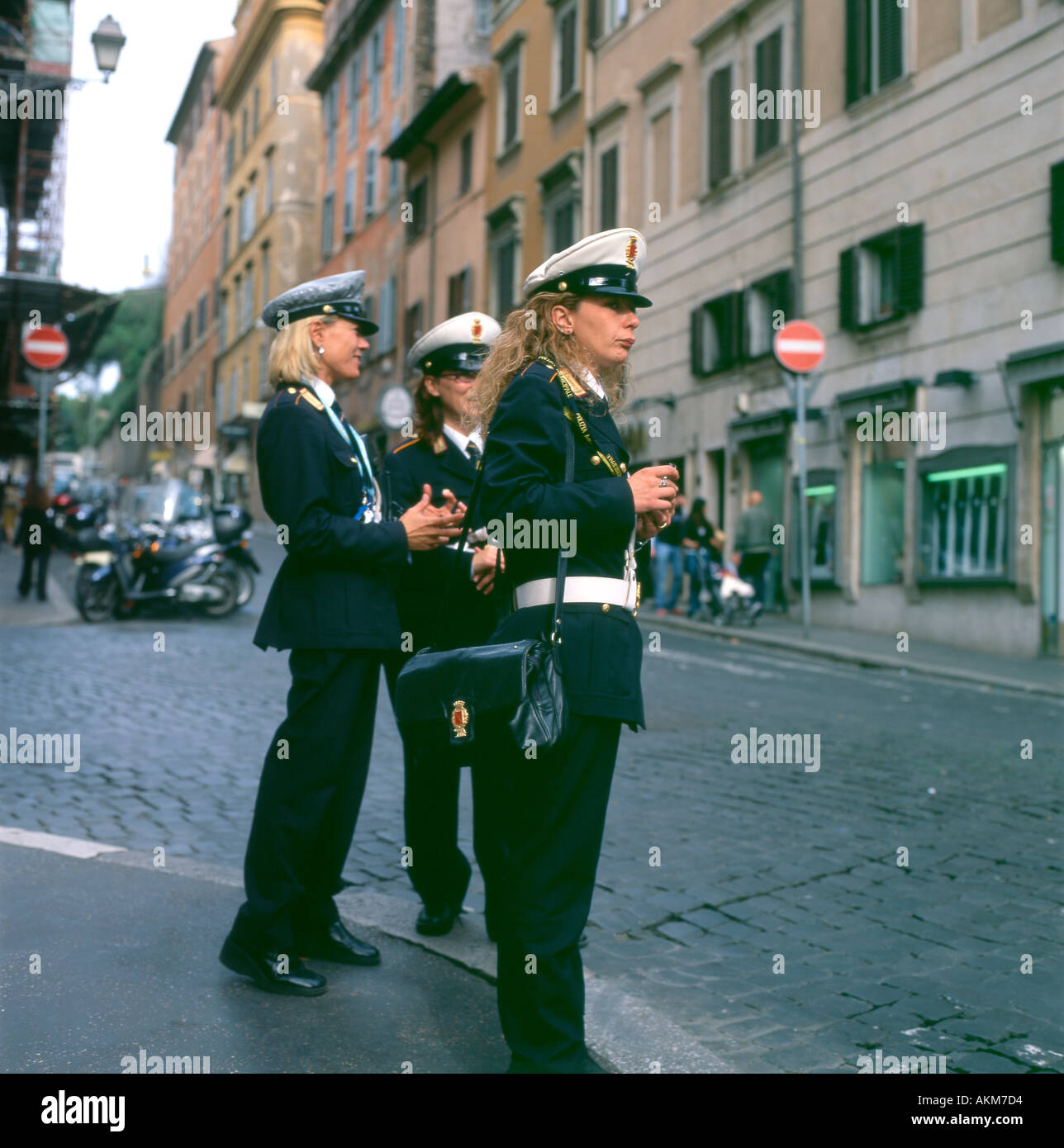 Police woman policewoman italy hi-res stock photography and images - Alamy