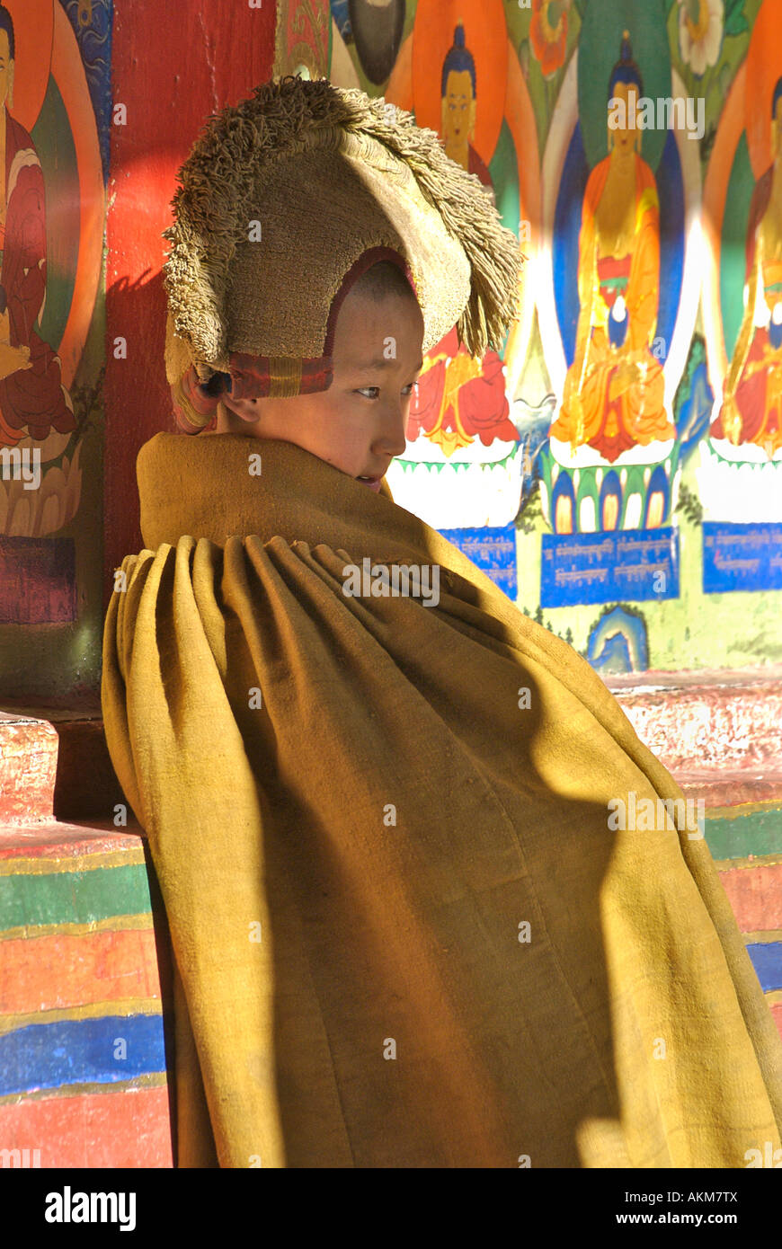 Uttarasanga robe hi-res stock photography and images - Alamy