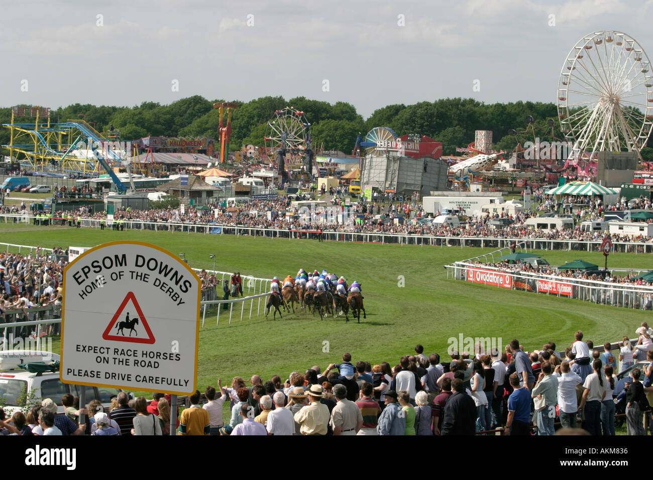 Funfair crowds hi-res stock photography and images - Alamy