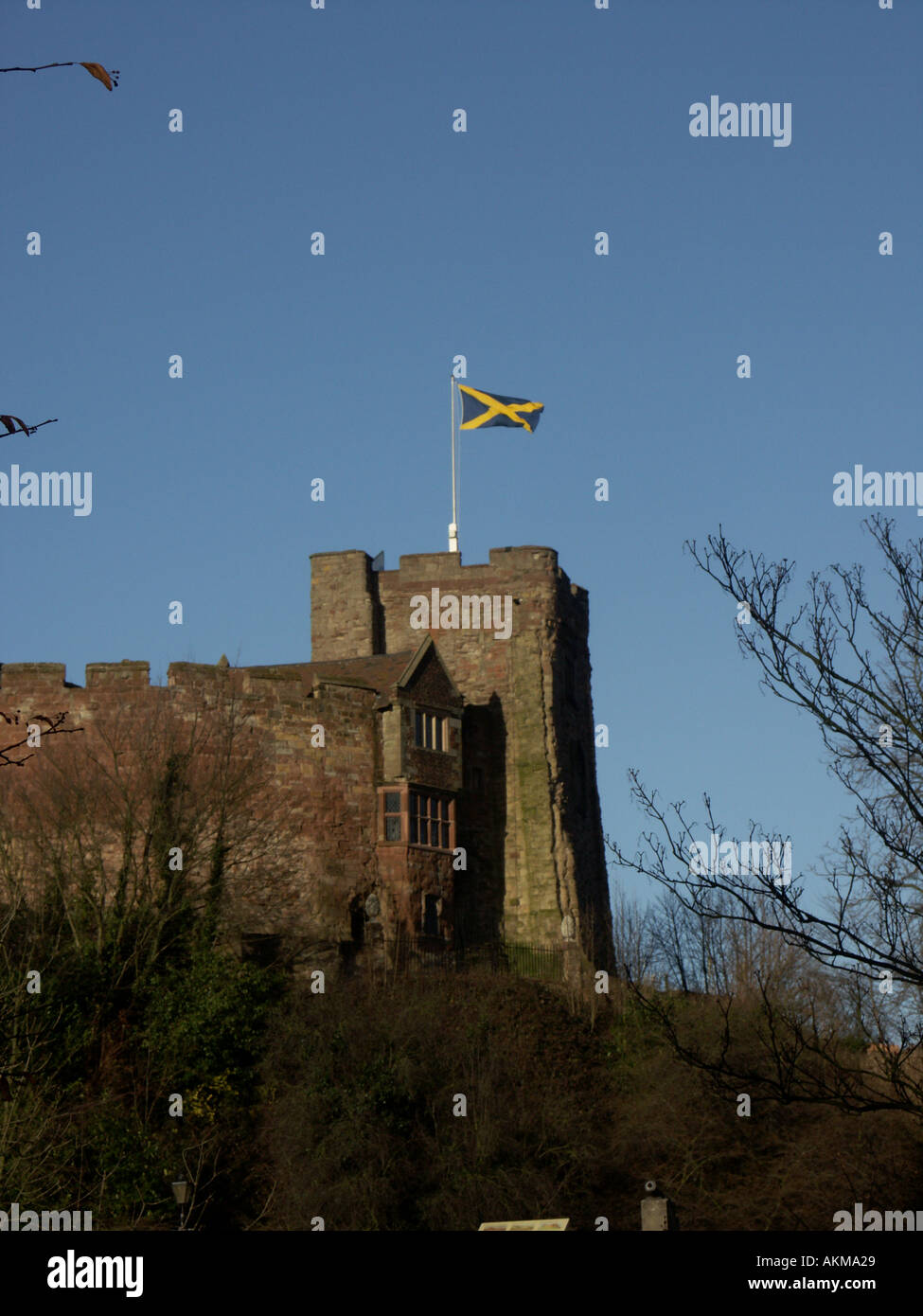 Tamworth castle flying ancient flag hi-res stock photography and images ...