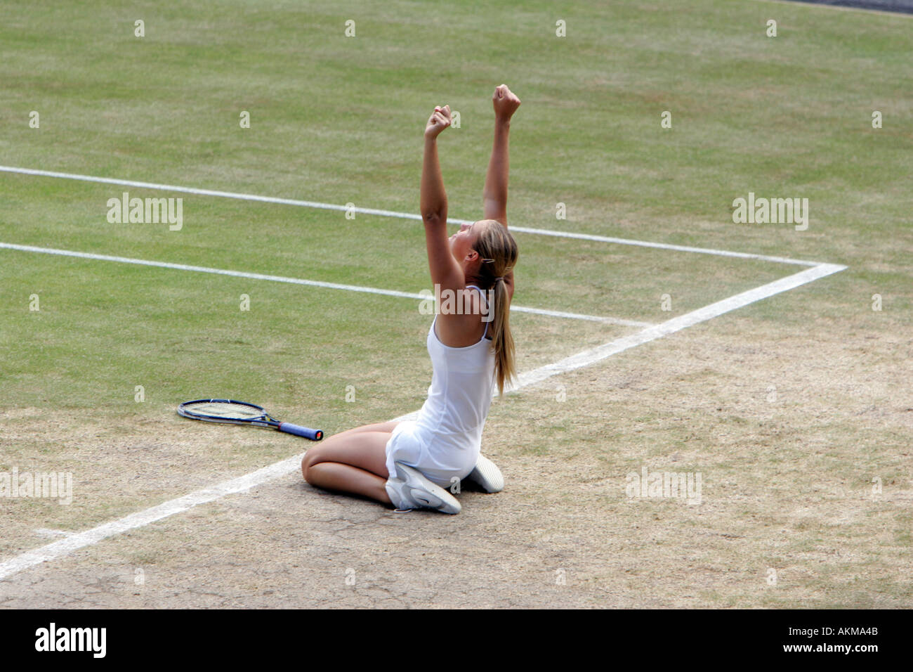 Maria Sharapova winning Wimbledon 2004 Stock Photo - Alamy