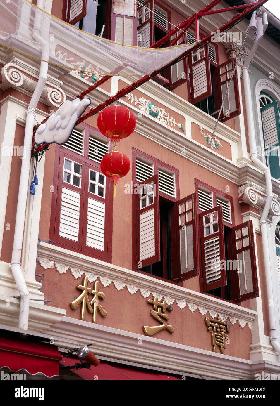 Singapore Chinatown house front Stock Photo - Alamy