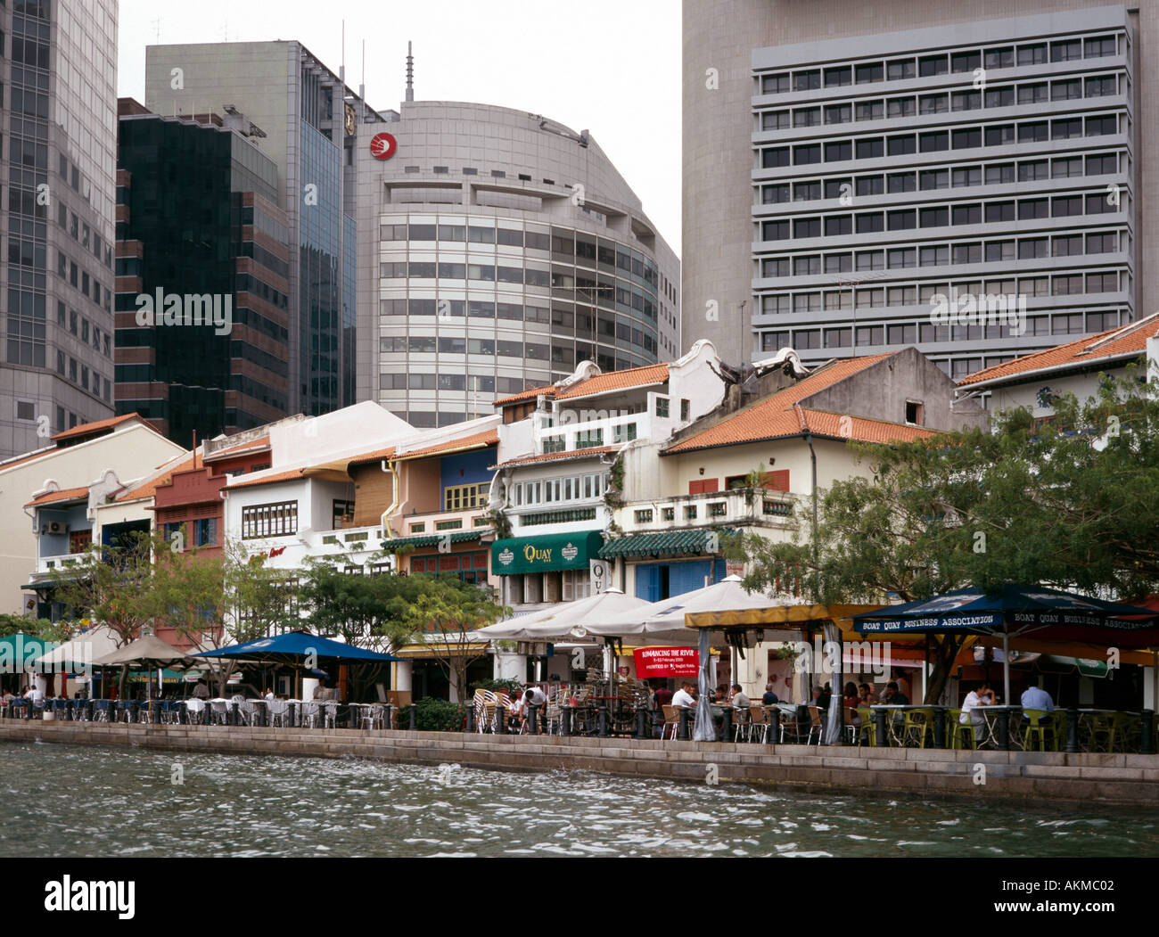 Singapore Boat Quay riverside cafes from the river Stock Photo - Alamy
