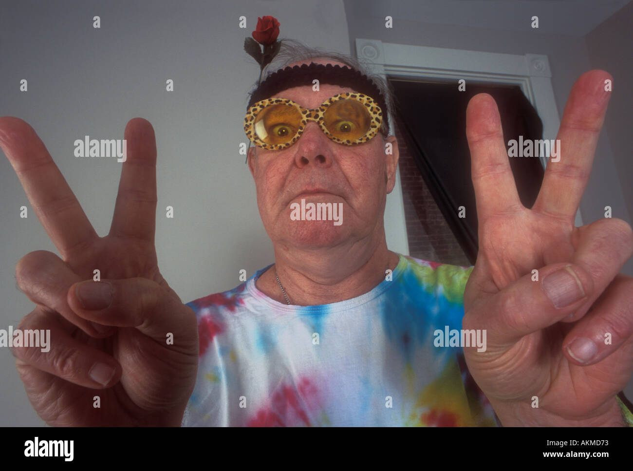 Hands old man giving hi-res stock photography and images - Alamy