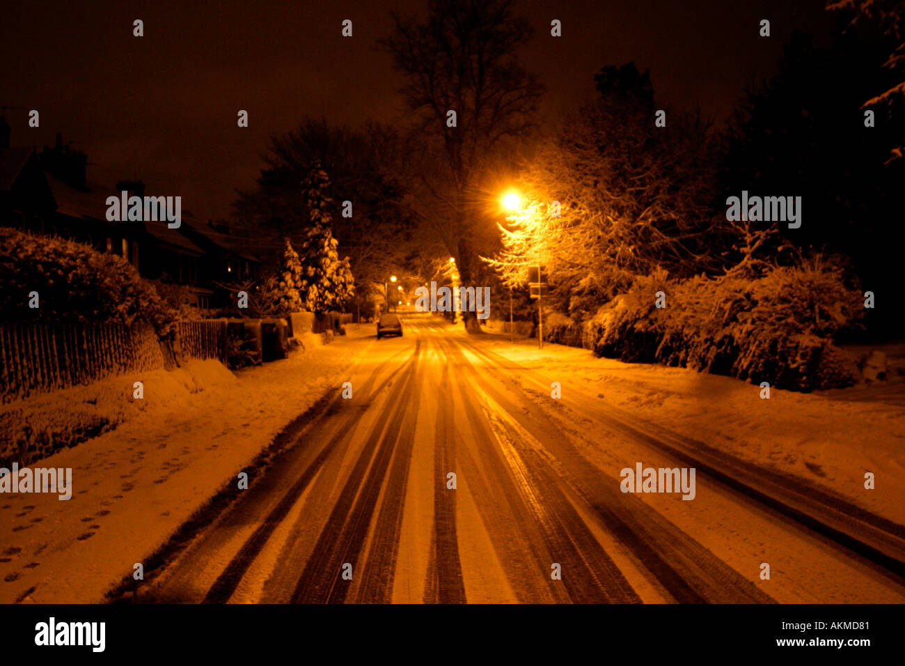 Snowy suburban street hi-res stock photography and images - Alamy
