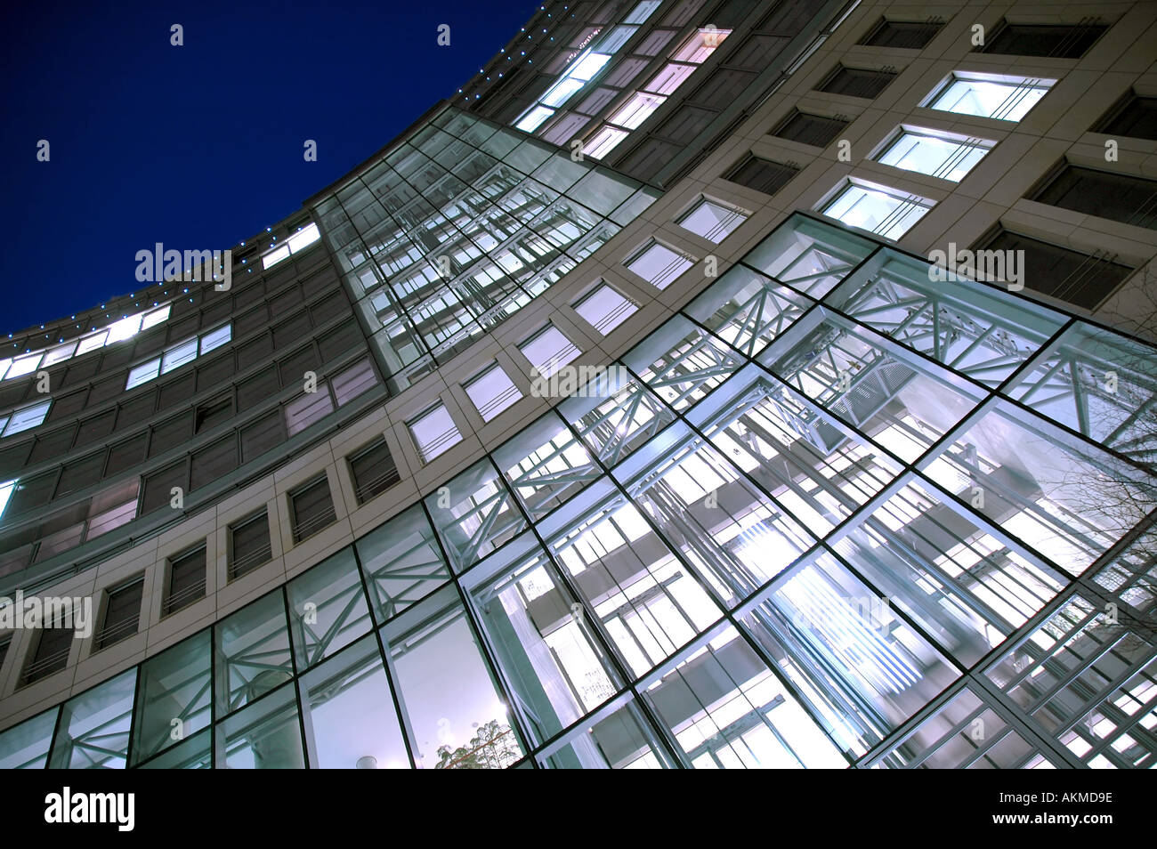 Business curved architecture hi-res stock photography and images - Alamy