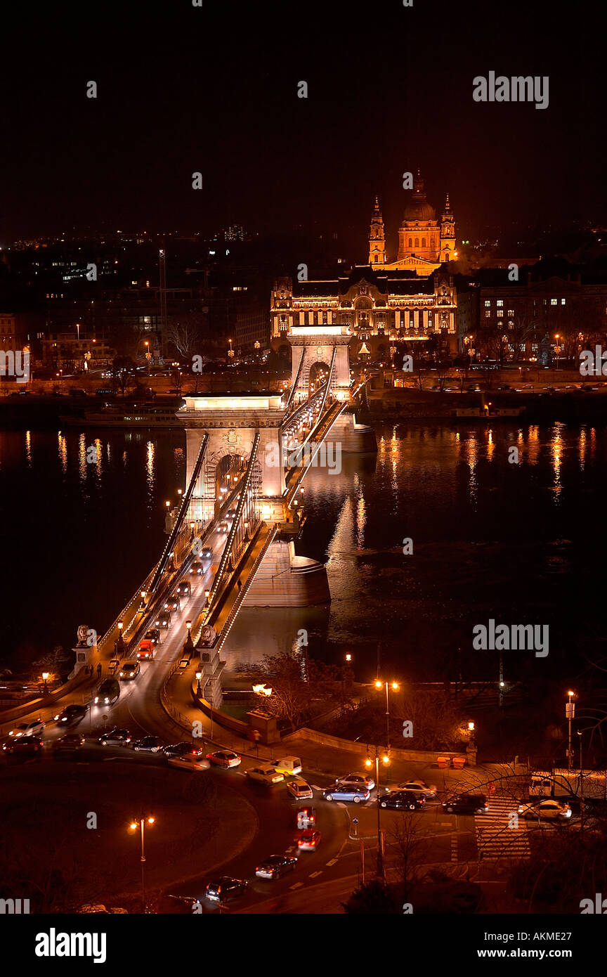 The Chain Bridge in Budapest by night Stock Photo - Alamy