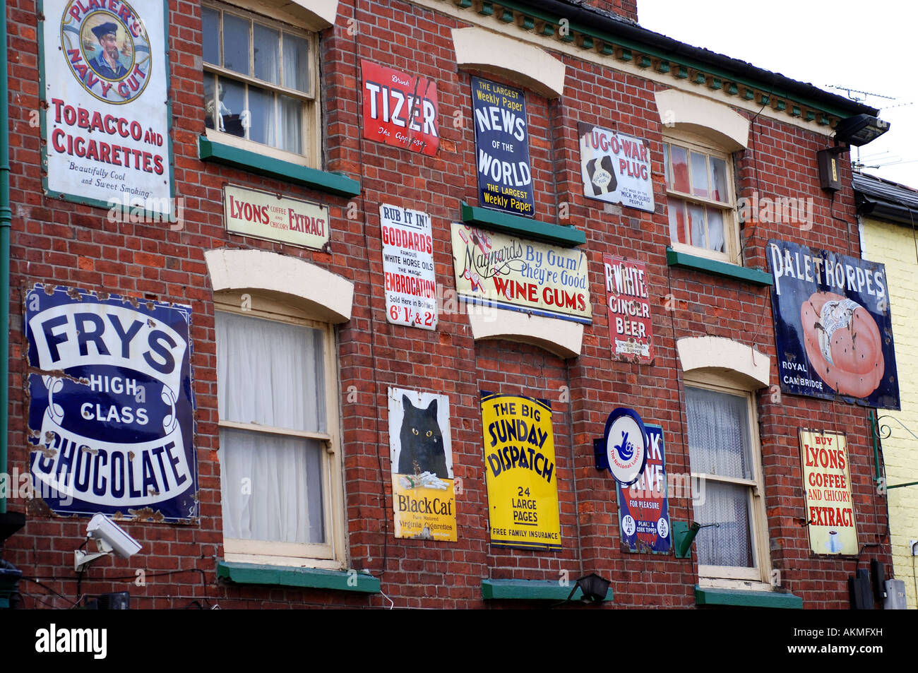 Enamel advertising signs hi-res stock photography and images - Alamy
