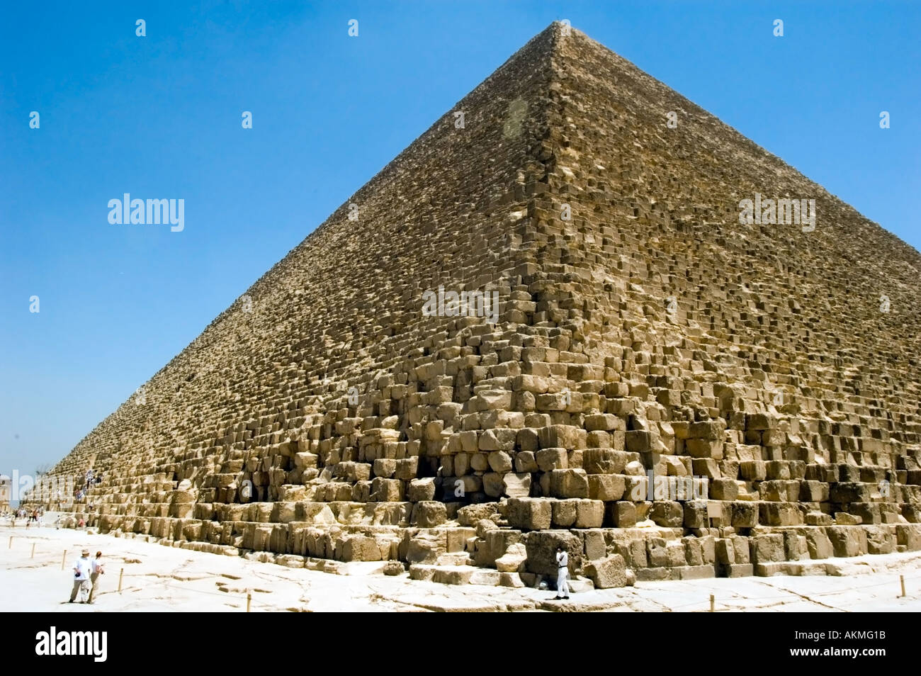 Egyptians building pyramids hi-res stock photography and images - Alamy