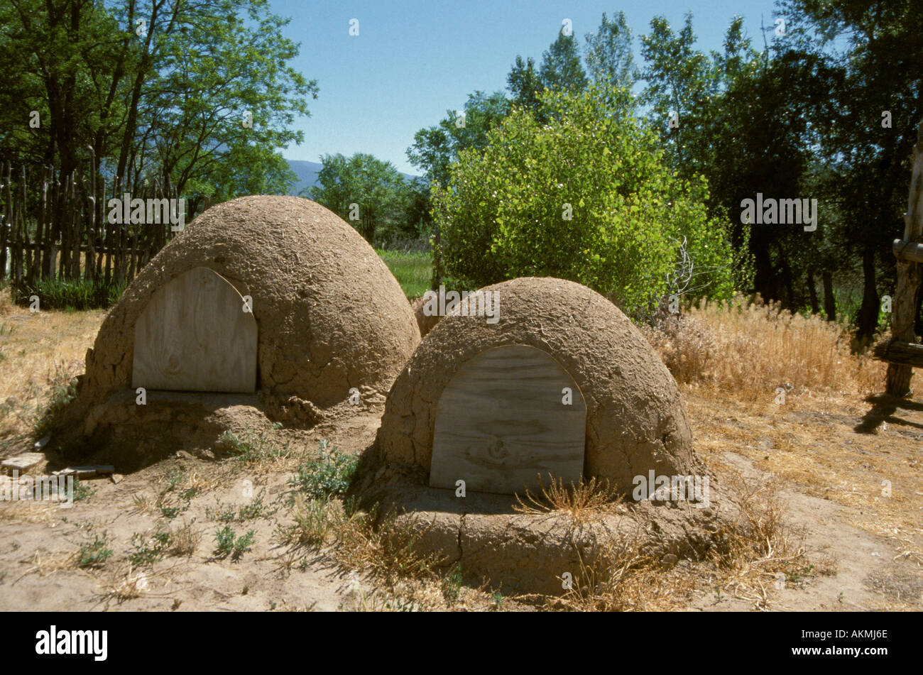 Native american ovens hi-res stock photography and images - Alamy