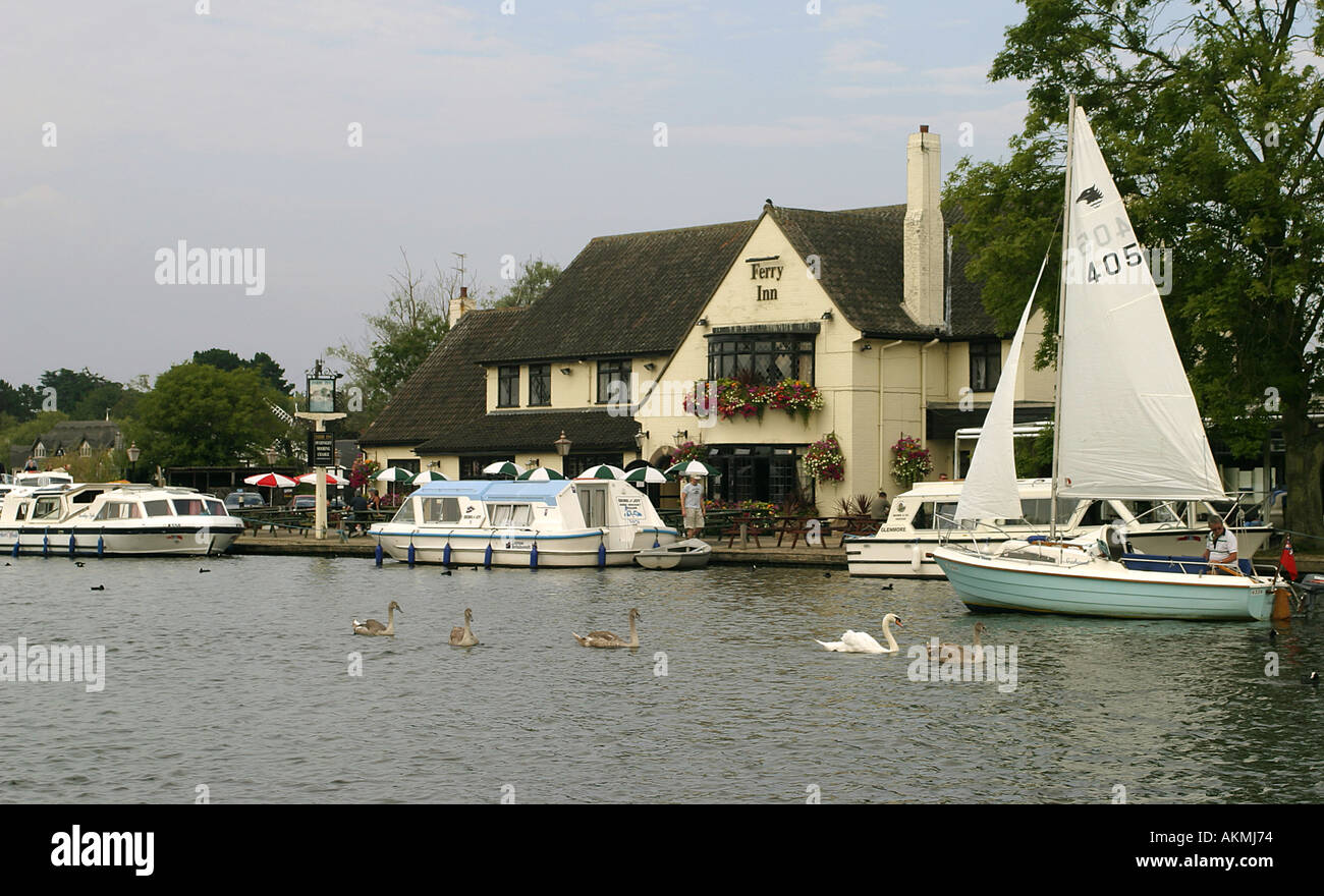 Horning ferry inn hi-res stock photography and images - Alamy