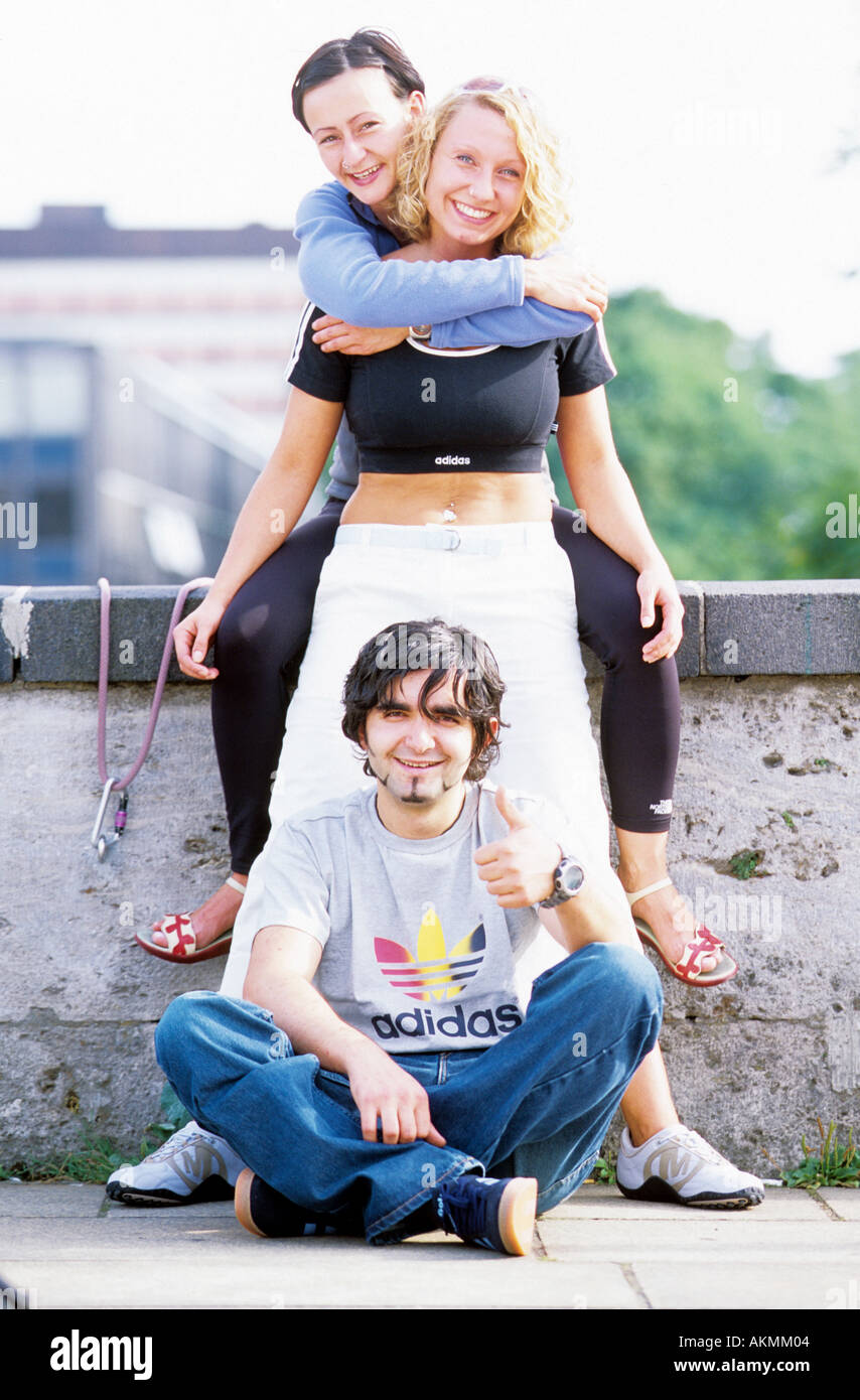 Umarmung friends hi-res stock photography and images - Alamy