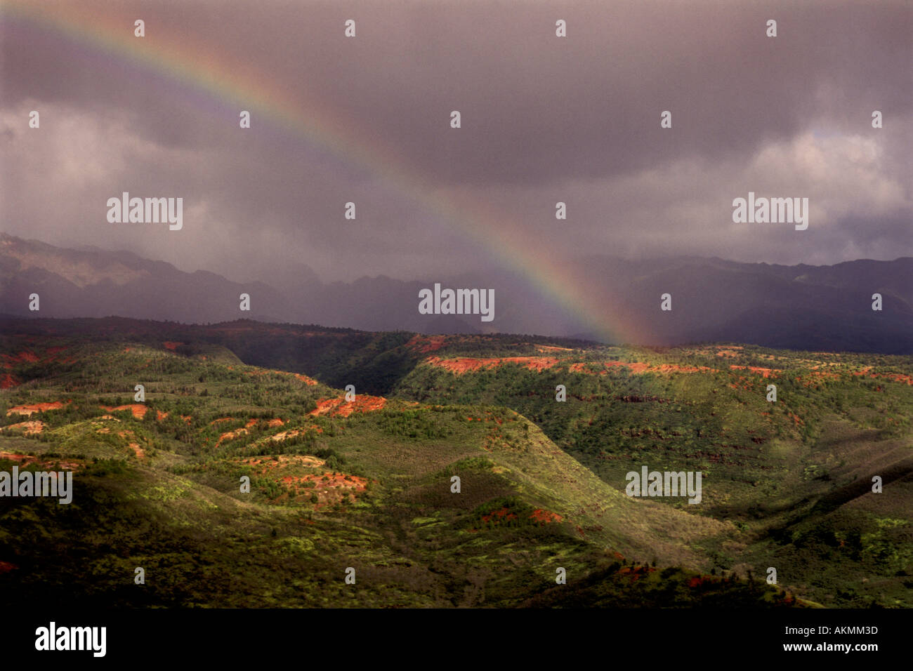 Green rolling hills rainbow hi-res stock photography and images - Alamy