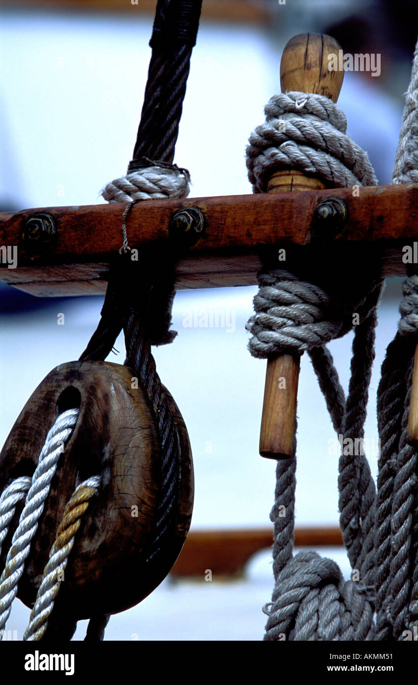 Ship tie down tie down hi-res stock photography and images - Alamy