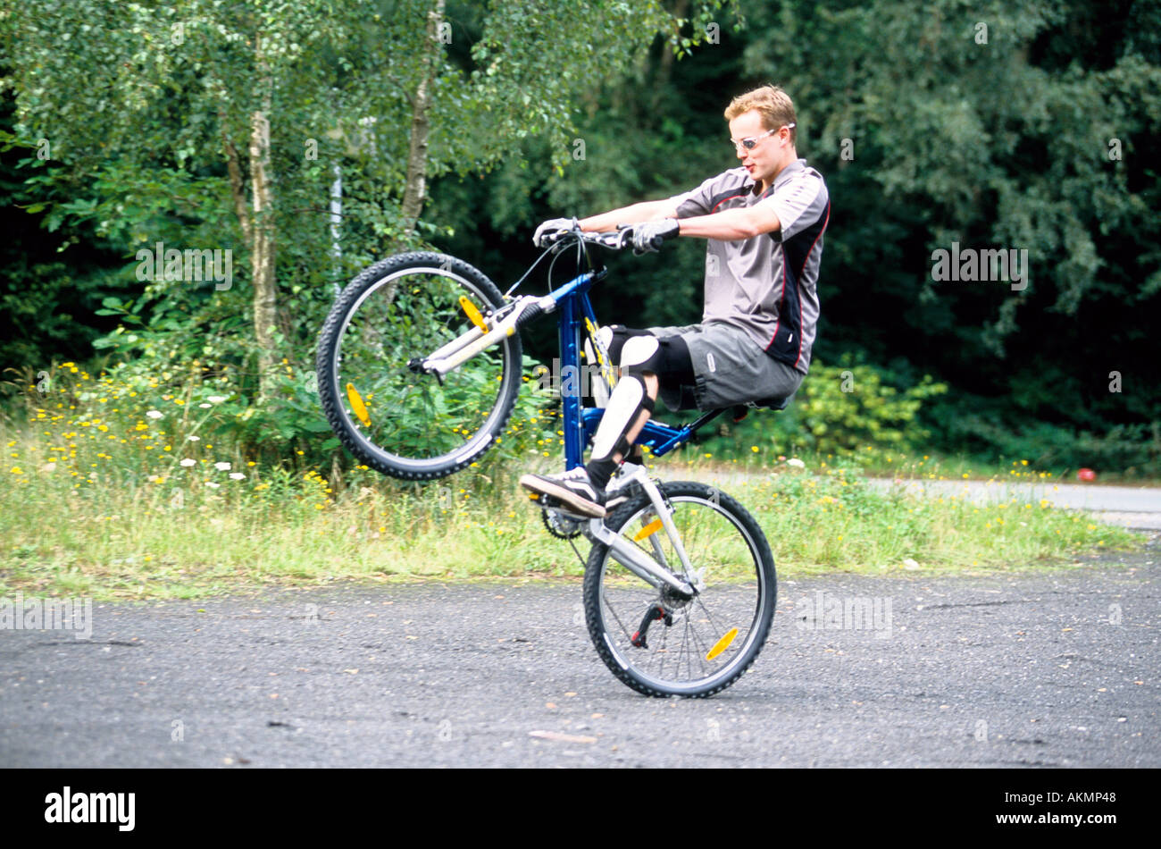 Akrobatisch hi-res stock photography and images - Alamy