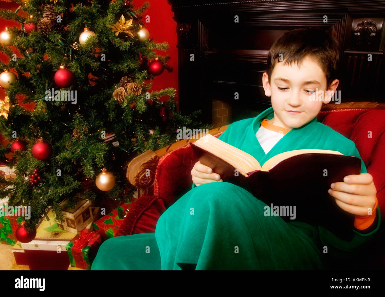 Child reading bible hi-res stock photography and images - Alamy