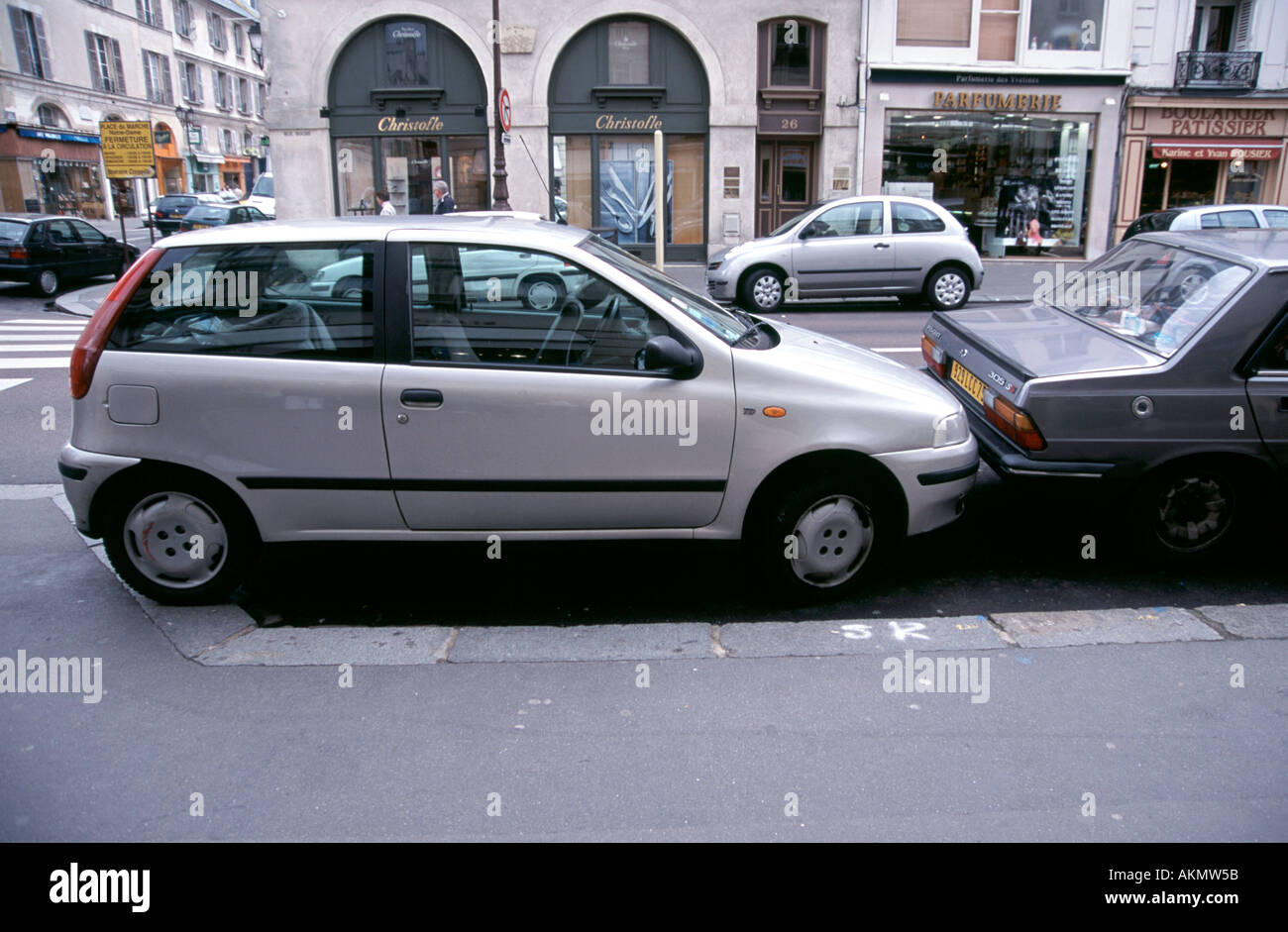 Paris road hi-res stock photography and images - Alamy