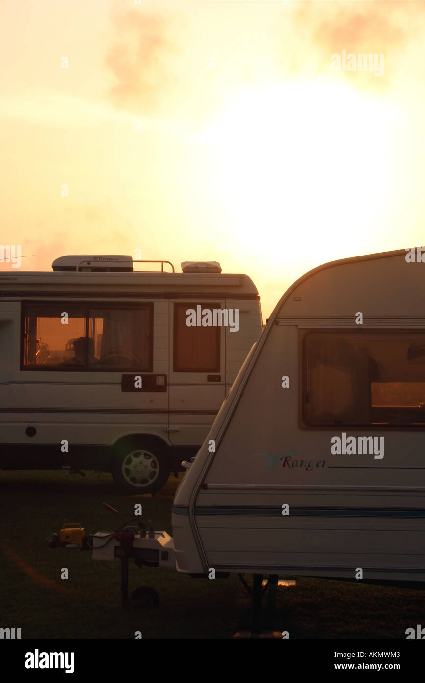 Motorhome caravan sunset campsite hi-res stock photography and images ...