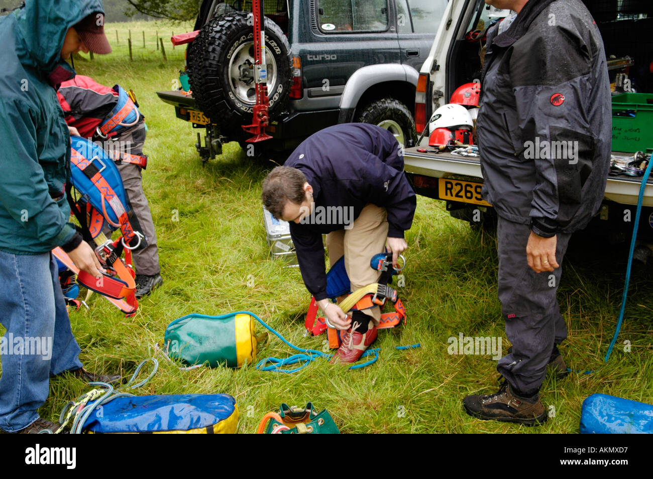 Instructor showing students how climb a tree on a tree climbing course ...