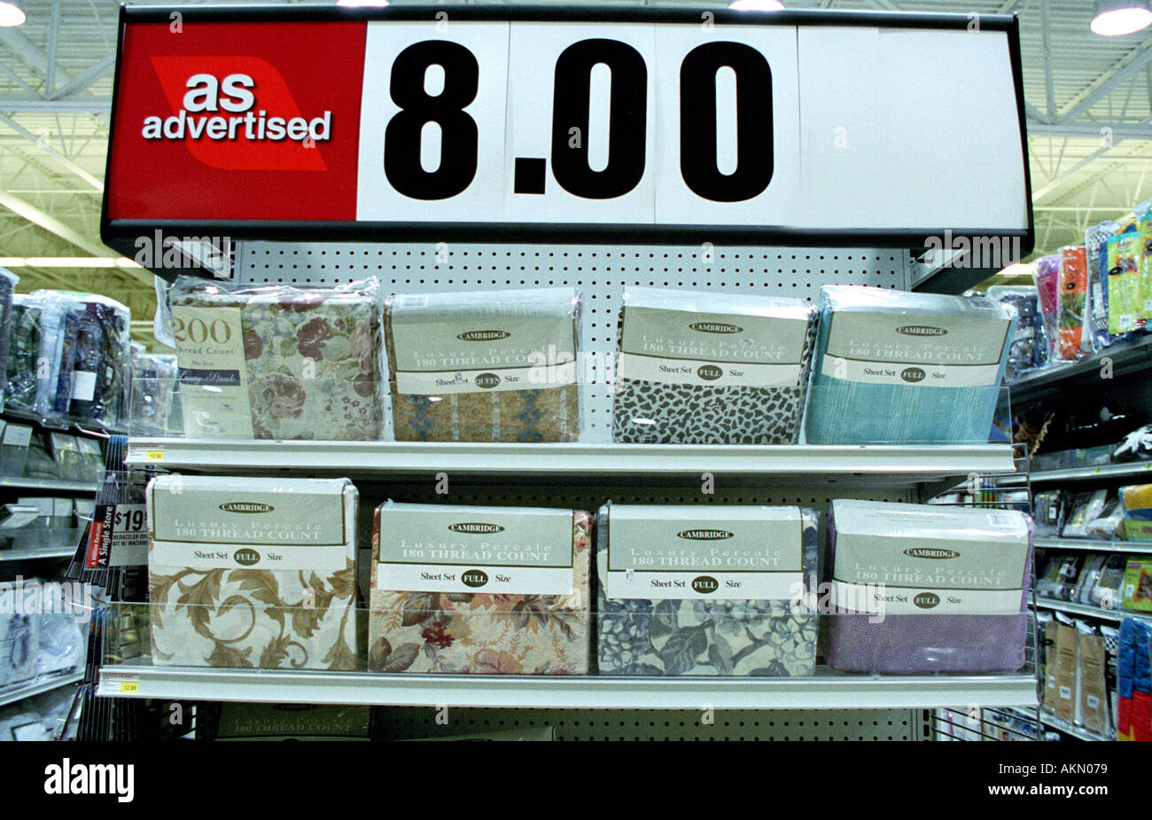 Store signs workers hi-res stock photography and images - Alamy