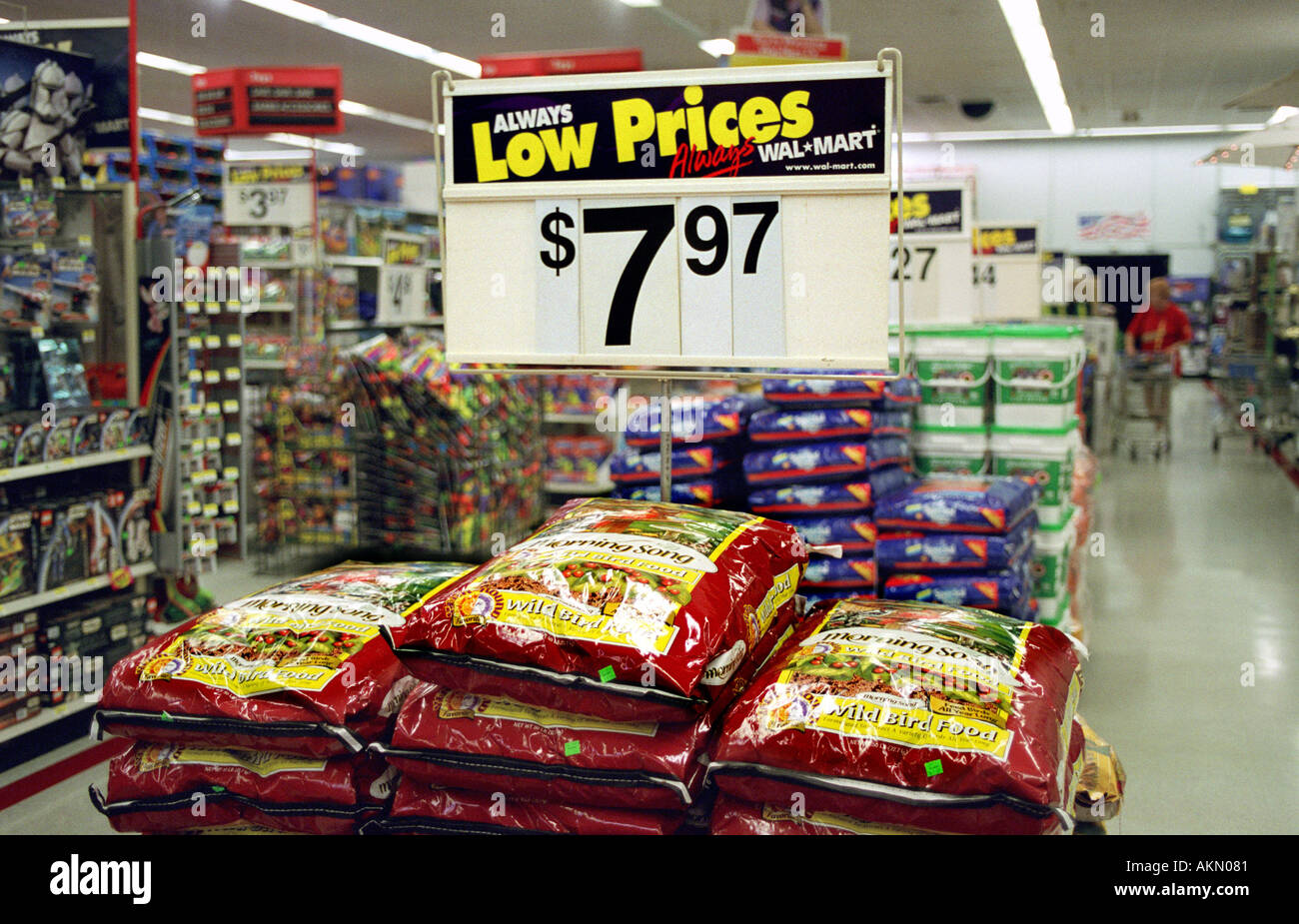 Store signs workers hi-res stock photography and images - Alamy