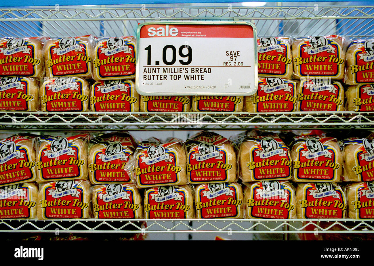 Store signs workers hi-res stock photography and images - Alamy