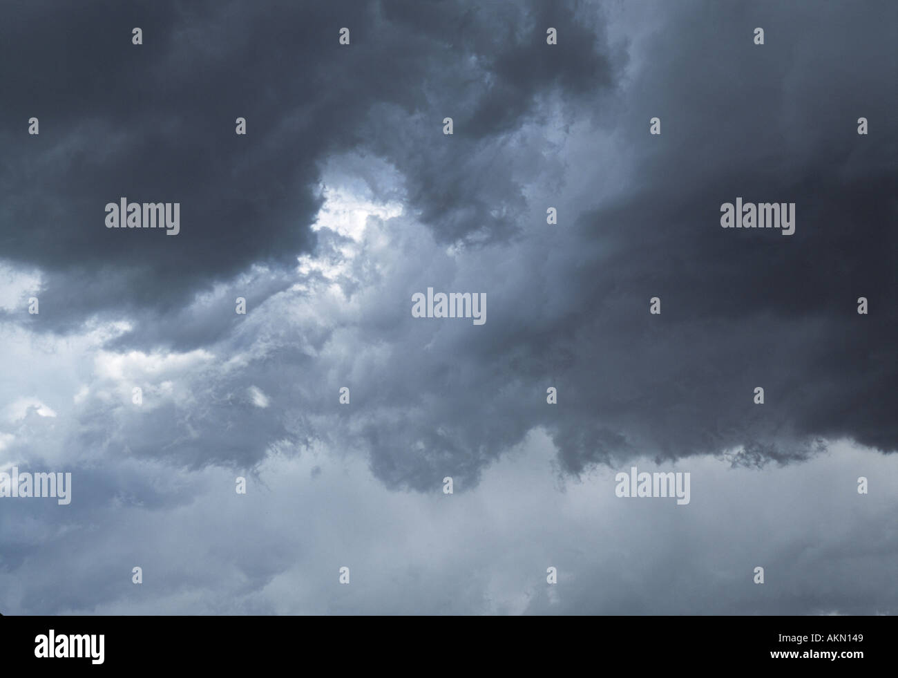Very stormy weather hi-res stock photography and images - Alamy