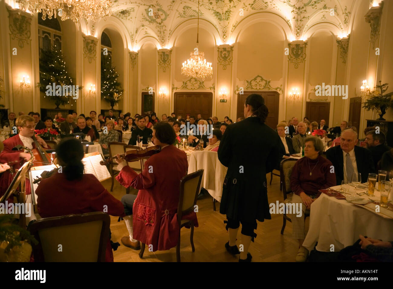 Mozart dinner concert hi-res stock photography and images - Alamy