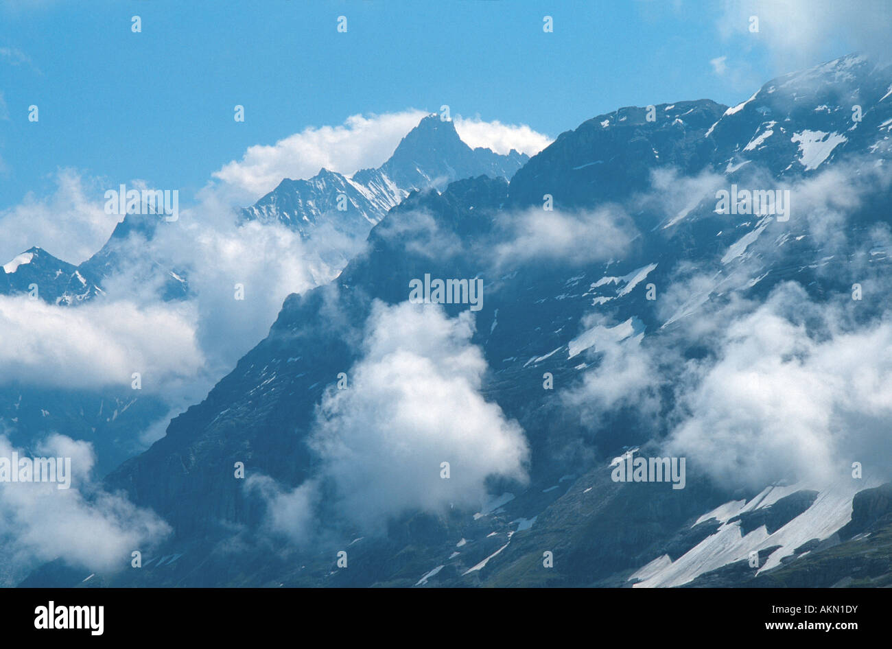 Mountain hugging cloud hi-res stock photography and images - Alamy