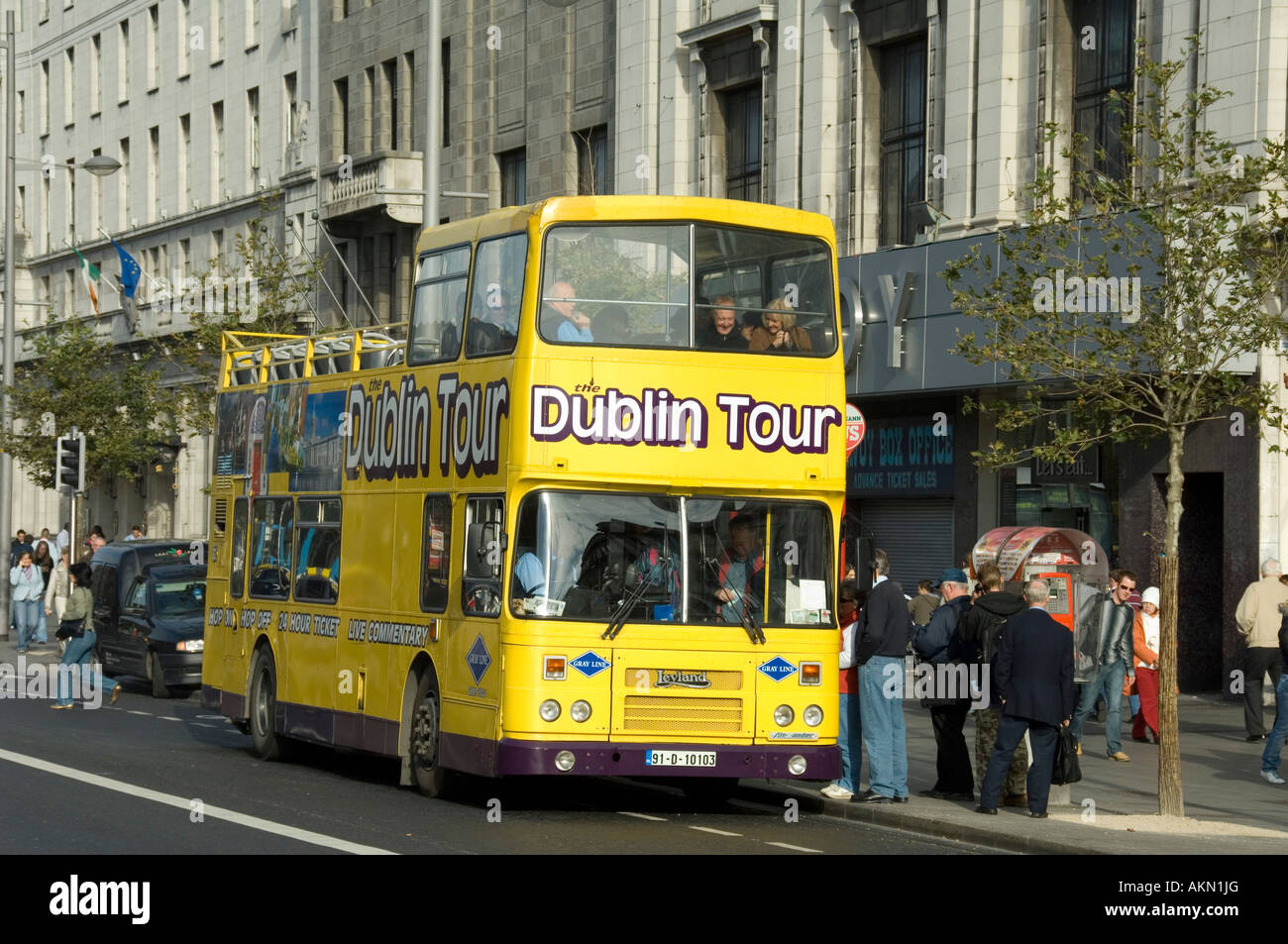 Boarding an open topped tourist bus on Dublin s main thoroughfare O ...
