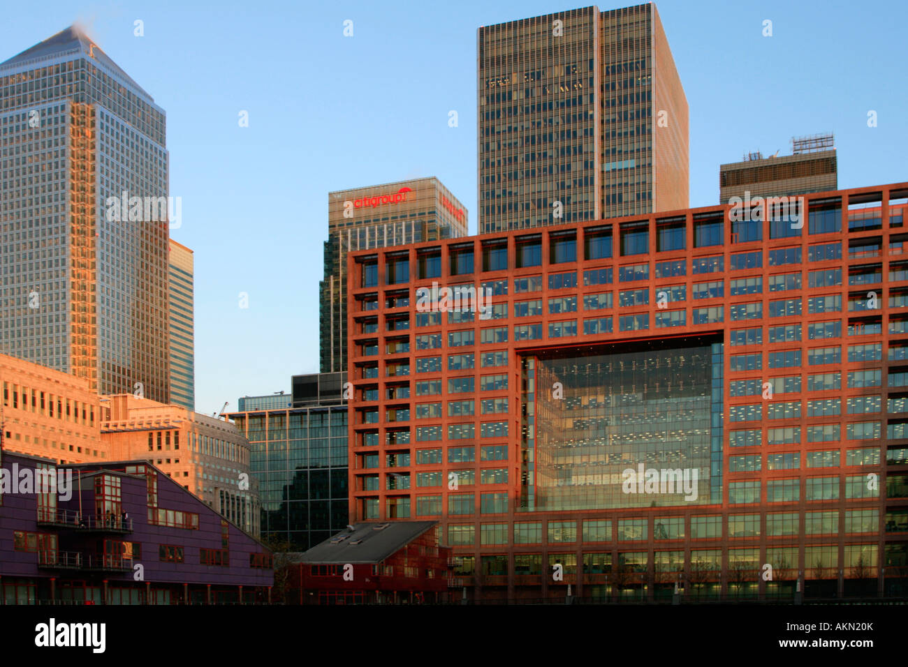 Canada square hi rise office building hi-res stock photography and ...