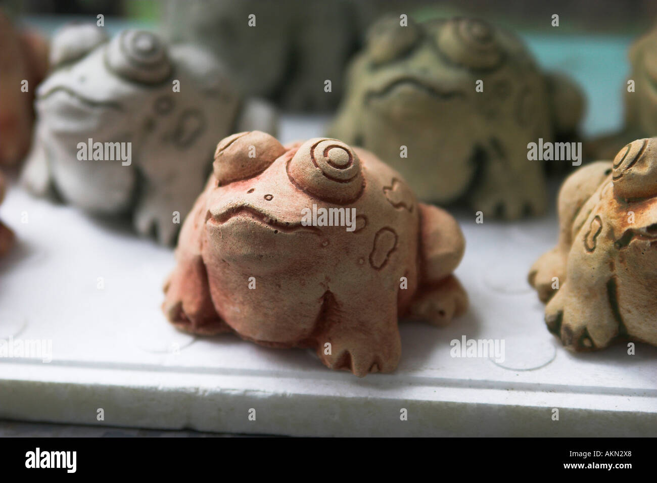Frogs ceramic red hi-res stock photography and images - Alamy