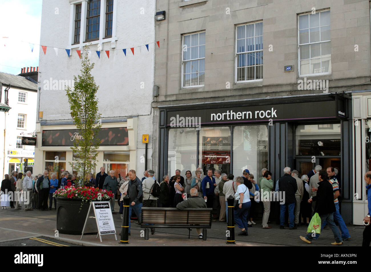 Northern rock queue hi-res stock photography and images - Alamy