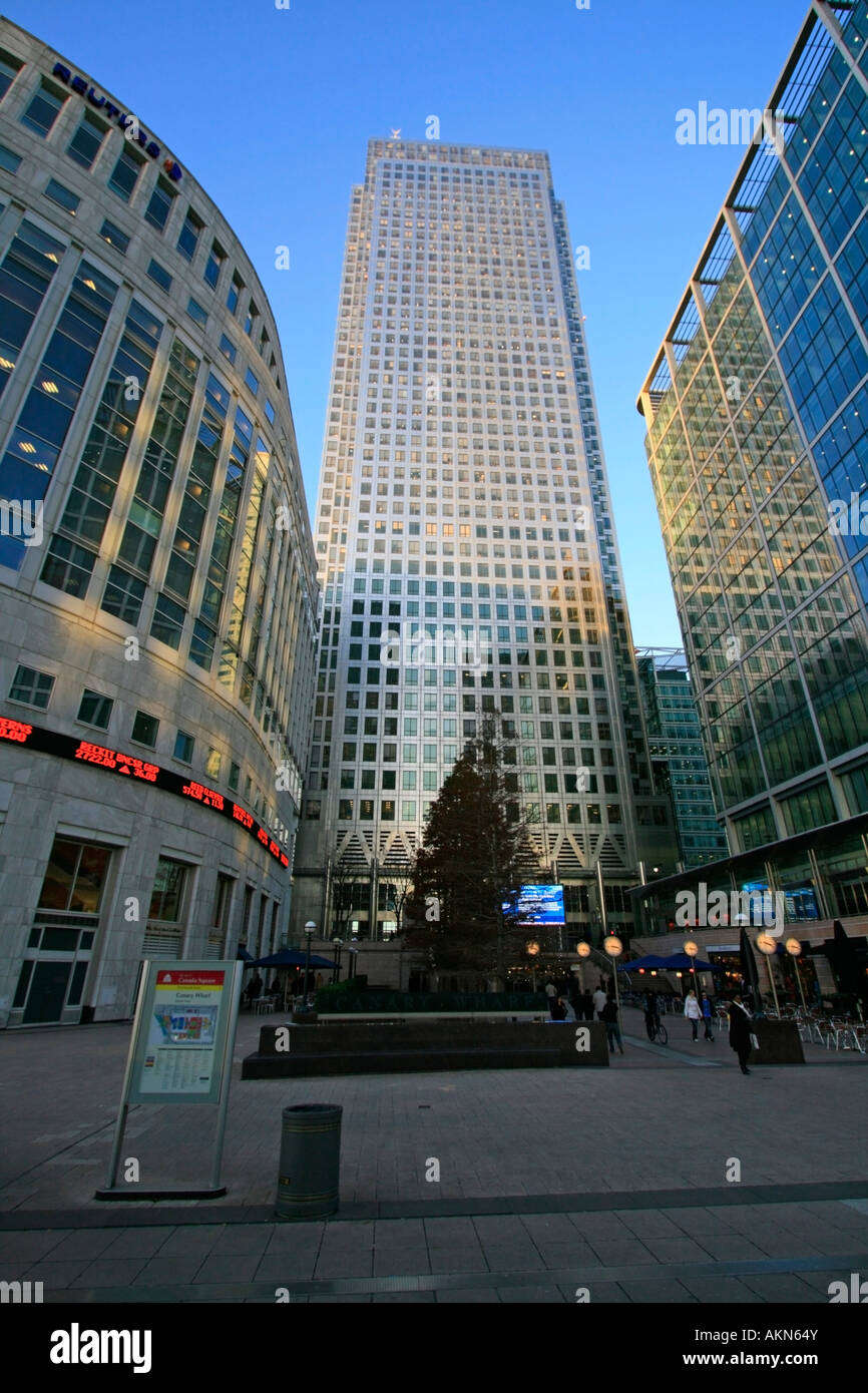 Canada square hi rise office building hi-res stock photography and ...
