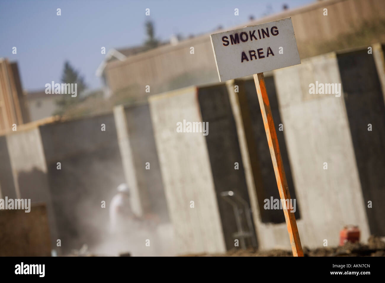 Smoking area sign Stock Photo - Alamy