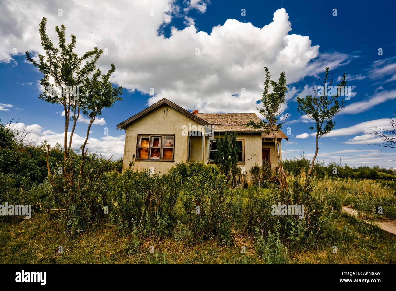 Abandoned farm house Stock Photo - Alamy