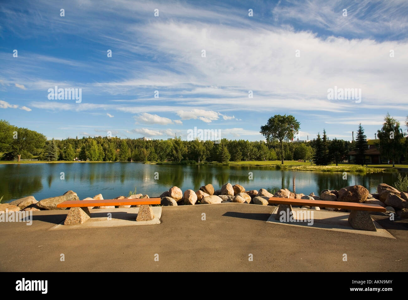 Seating on edge of pond hi-res stock photography and images - Alamy