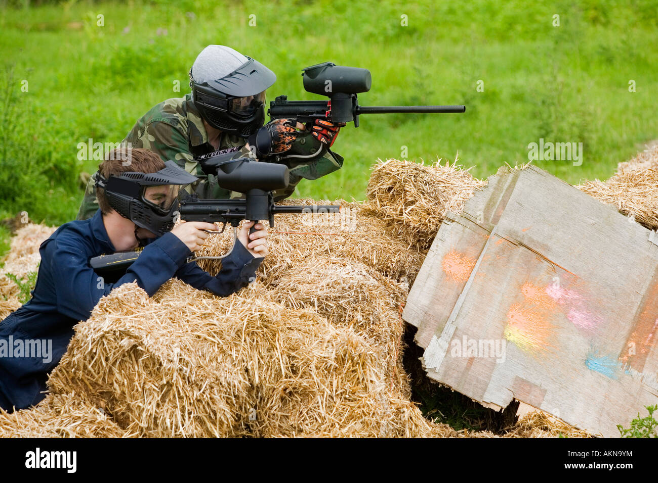 People playing paintball Stock Photo - Alamy