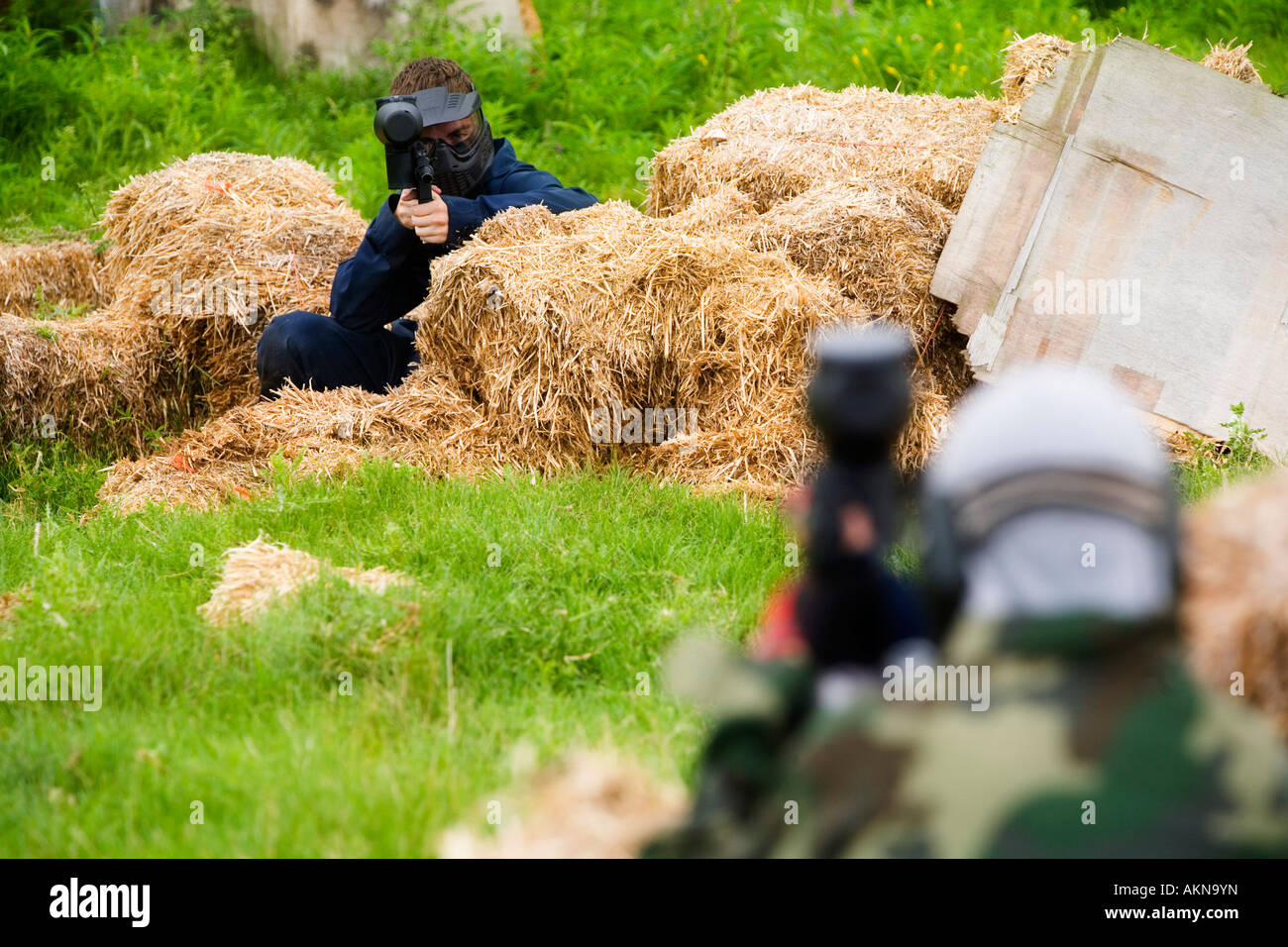 People playing paintball Stock Photo - Alamy