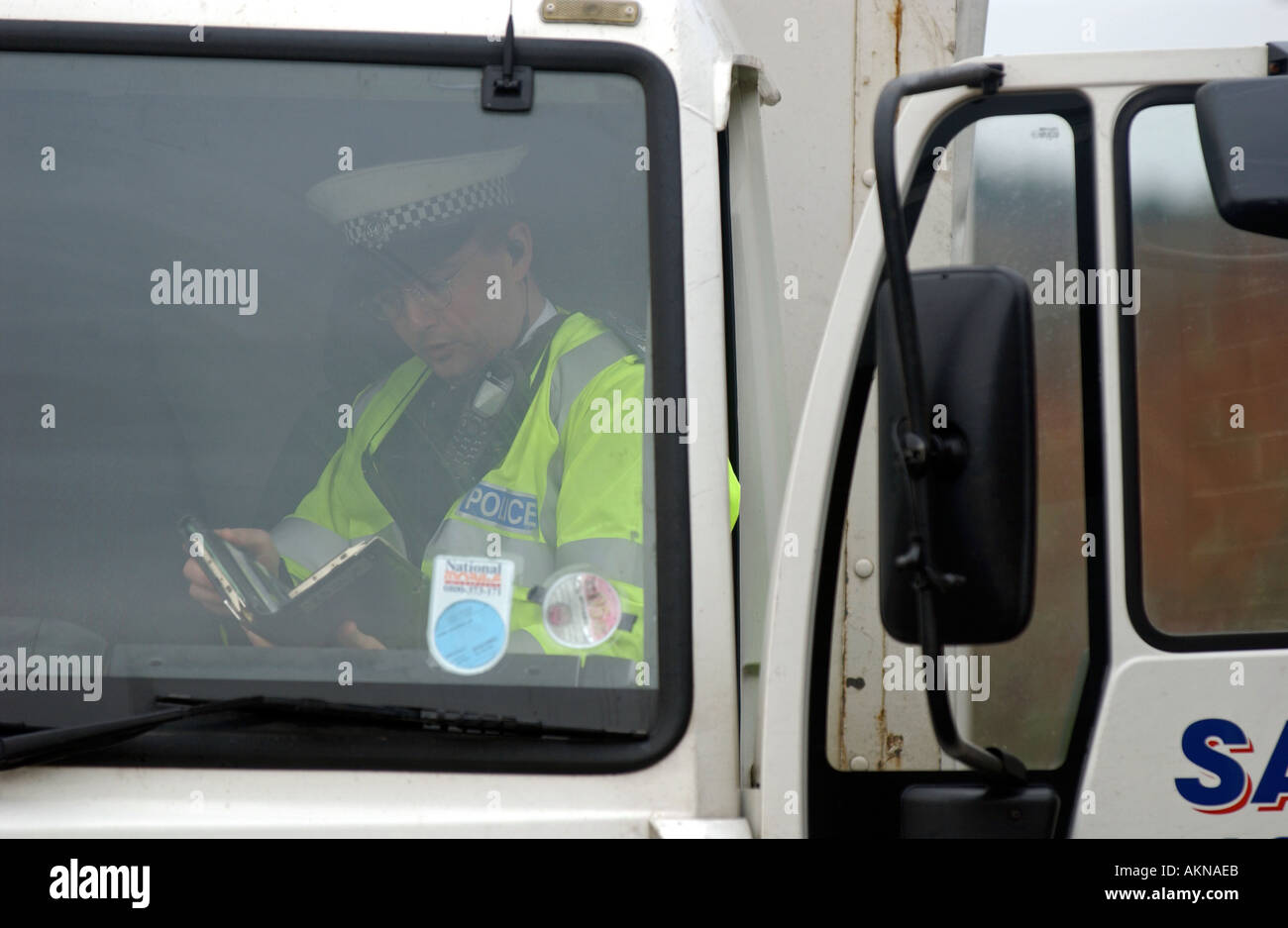 Traffic Police carrying out stop checks on vehicles Stock Photo - Alamy