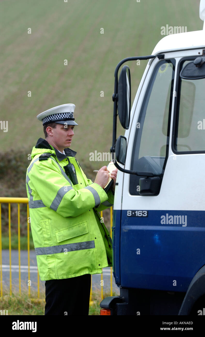 Traffic Police carrying out stop checks on vehicles Stock Photo - Alamy