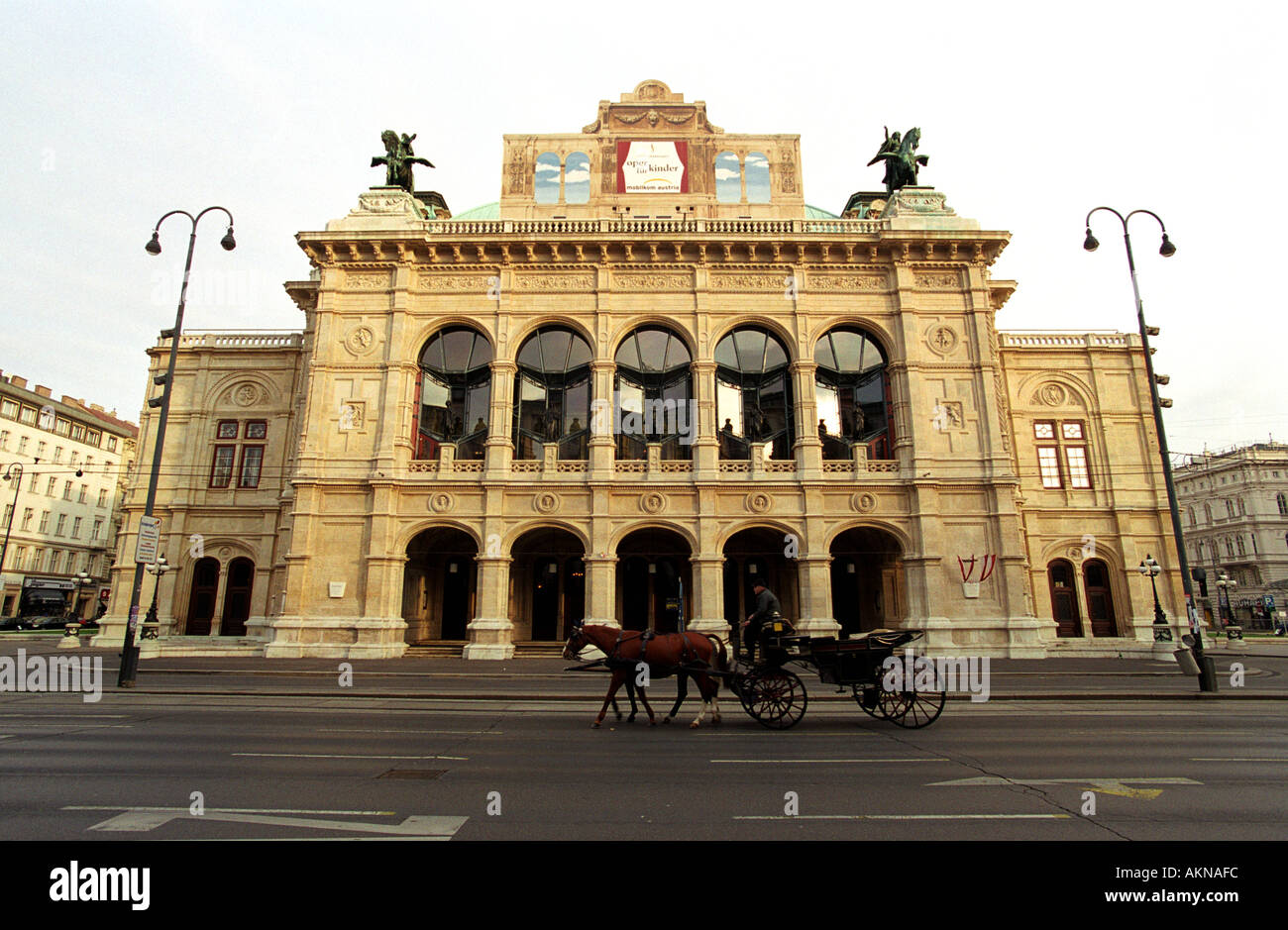 State Opera House Vienna Stock Photos & State Opera House Vienna Stock ...