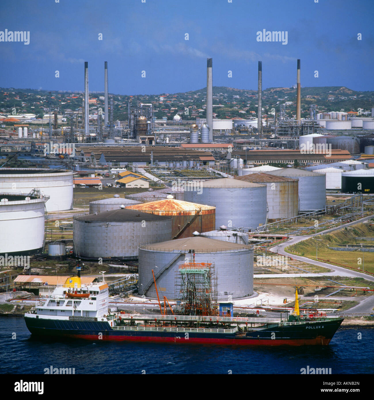 Shell tanker hi-res stock photography and images - Alamy