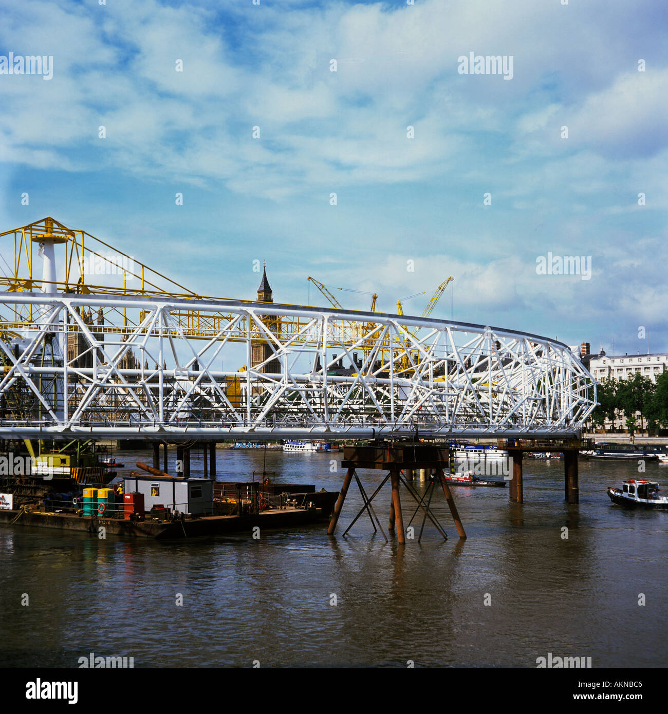 The London Eye during its construction phase Stock Photo - Alamy