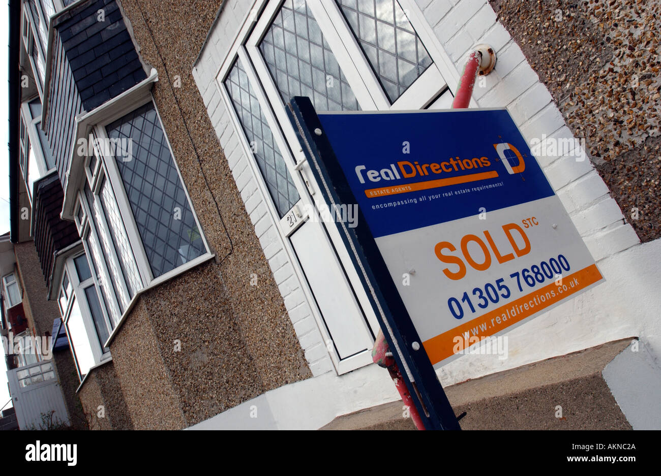 House sold sign Stock Photo - Alamy
