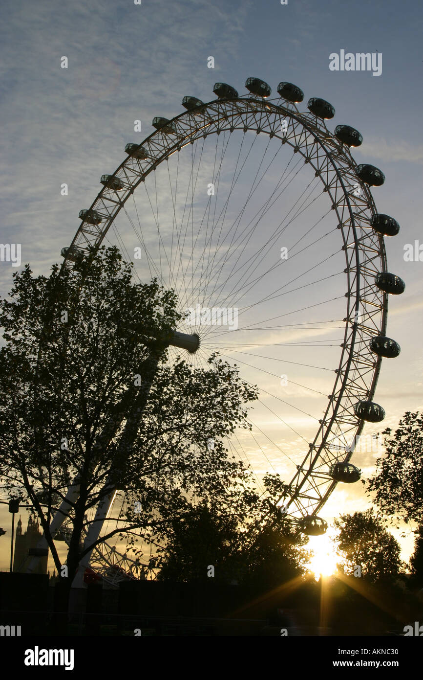 The sun sets behind the london eye hi-res stock photography and images ...