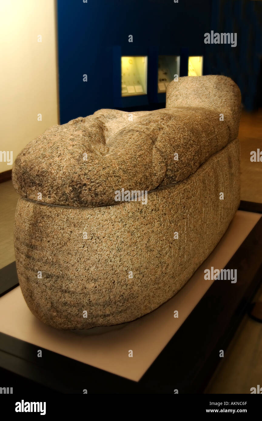 Mummification amulets hi-res stock photography and images - Alamy